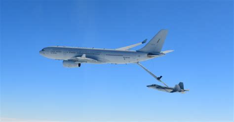 Kf 21 시제 5호기 단 한번만에 첫 공중급유 비행시험 성공 장면 공개