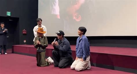 ‘파과의 대모 이혜영 무대인사 중 무릎 꿇었다 왜