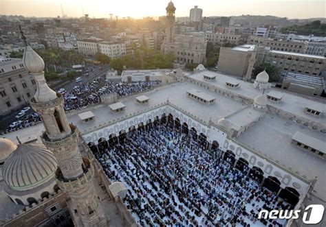 이슬람 최대 축제 이드 알 아드하가득 찬 이집트 모스크 네이트 뉴스