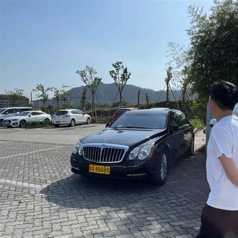 浙A88888都以为是首富的车曾在金杯车上后换迈巴赫62S 车家号 发现车生活 汽车之家