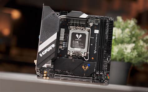 华擎 Z790 Pg Itx Tb4 幻影电竞系列 主板 开箱 双雷电4 3固态硬盘位 的 Itx主板