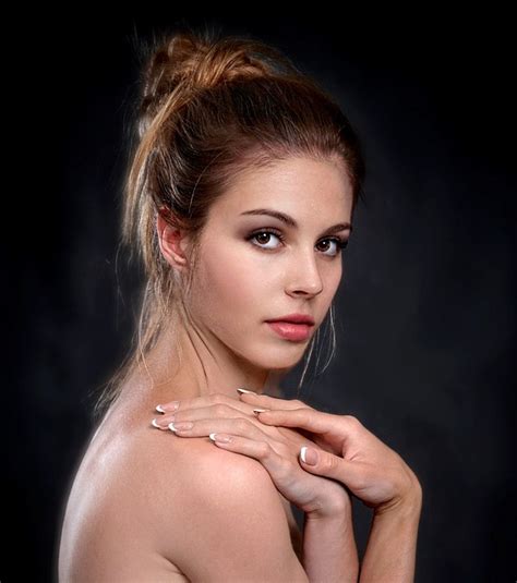 200000 Free A Node Woman And Node Images Pixabay