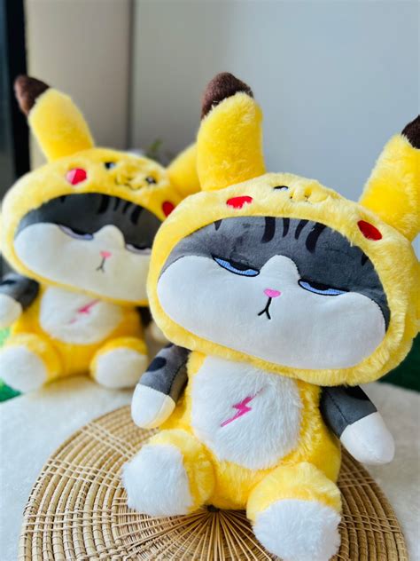 Toy004 M ตุ๊กตาแมวขนนุ่มปุกปุยน่ารัก ใส่หมวก Redribbin