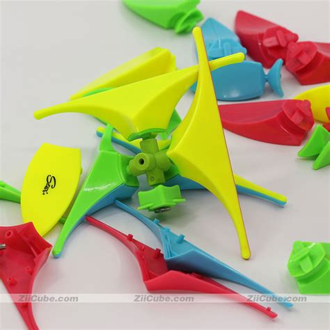 Qiyi Cube Clover Pyramid Pyraminx Puzzle Puzzle Intellectual Toy Magic