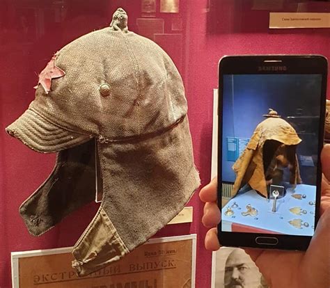 Хувьсал хөгжлийн нэгэн жишээ Зургийн баруун хэсэгт байх гар утсан дээрх зураг бол Юань гүрний