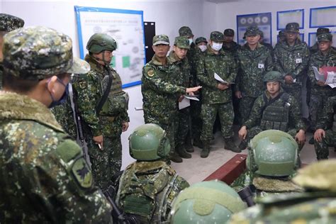 馬防部士督長主持沙盤推演示範 強化本職學能 軍聞 馬防部士督長主持沙盤推演示範 強化本職學能 青年日報