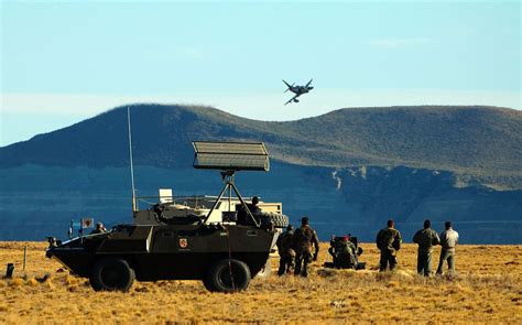 No transformar la Defensa en el campo de batalla de la política Infobae