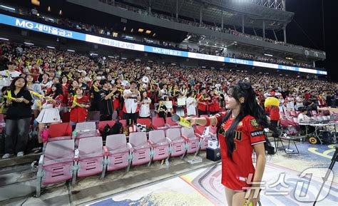 뜨거운 열기의 광주 기아챔피언스필드 뉴스1