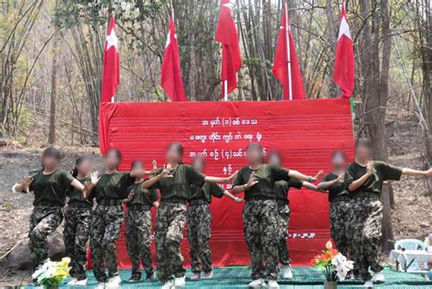 Dvb မကွေးတိုင်းတွင် Pdf များအတွက် ဒရုန်းနှင့် စနိုက်ပါ သင်တန်းအပါအဝင် စစ်သင်တန်းဆင်းပွဲနှင့