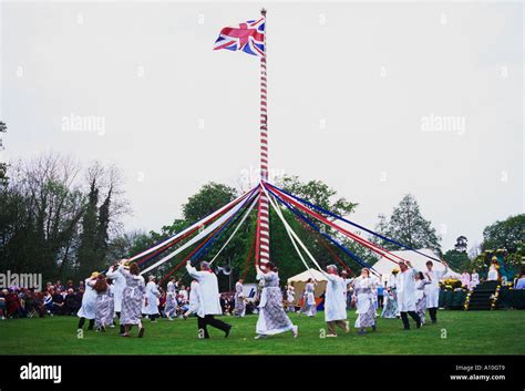 The Origins Of The Maypole Dance Fyzql