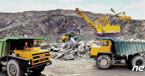 북한 생산을 힘있게 다그치는 무산광산연합기업소 노동자들