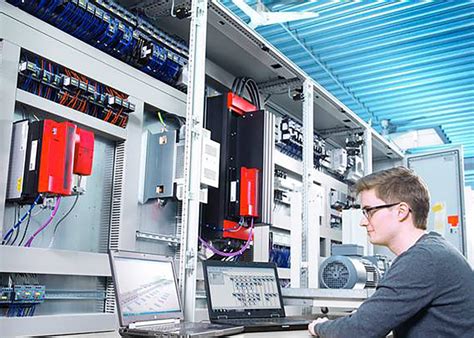 نقشه‌خوانی برق با Eplan پیتک