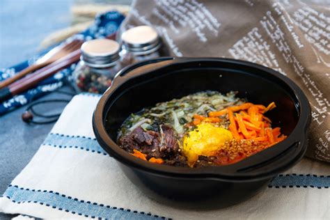 비빔밥 쌀 야채 다진된 절인된 쇠고기 매운 소스와 계란 노 른 자 0명에 대한 스톡 사진 및 기타 이미지 0명 가루로 빻은 건강한 생활방식 Istock