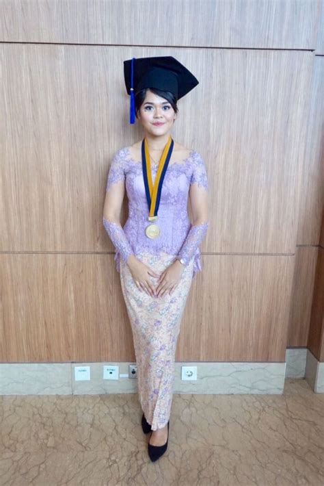 60 Model Kebaya Wisuda Modern Simple Terbaru 2024