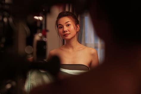 Review cực nóng Chị Chị Em Em Loạt cảnh gây sốc không bị cắt dù là giây căng não với