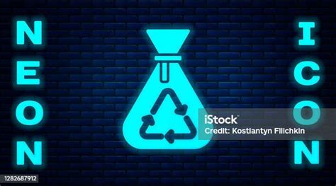 벽돌 벽 배경에 고립 된 재활용 기호 아이콘이있는 빛나는 네온 쓰레기 봉투 휴지통은 아이콘을 만들 수 있습니다 바구니 표지판을 재활용합니다 벡터 0명에 대한 스톡 벡터 아트