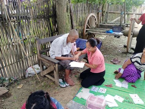 လယ်ဝေးမြို့နယ်၊ သစ်ပုတ်ပင်ကျေးရွာတွင် ပန်းခင်းစီမံချက်ဖြင့် နိုင်ငံသားစိစစ်ရေးကတ်ပြားများ ကွင