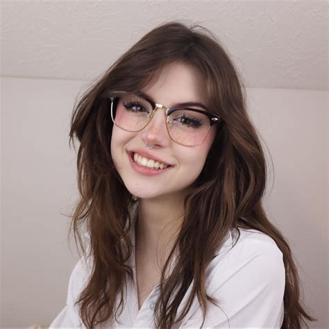 Hannah Kabel Glasses Friday R Sexywomanoftheday