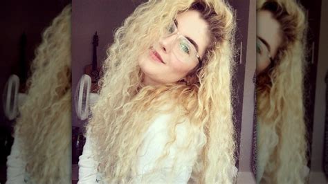 30 Hairstyles And Cuts That Will Complement Your Super Curly Hair