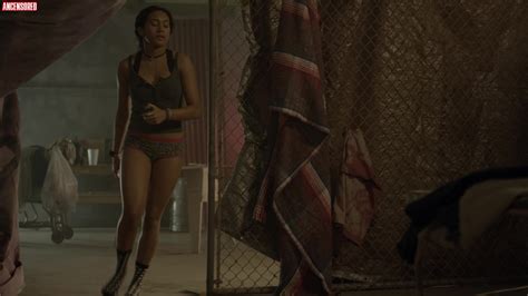 Sydney Park Nue Dans Lifeline