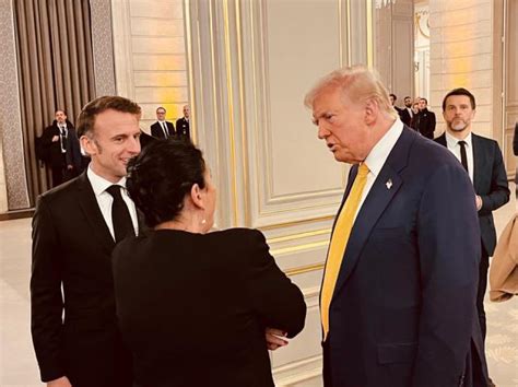 „ფრანგმა კოლეგებმა მითხრეს ტრამპმა ხელი რომ ასწია მაკრონთან საუბრისას იმის ჟესტი იყო რატომ