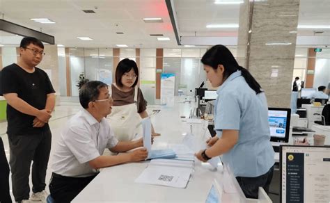 濮阳市国动办开展“我陪群众走流程”沉浸式政务服务体验活动建设梁殿仓办事