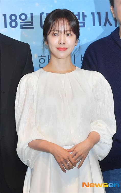 한지민 화사한 표정 포토엔hd 손에 잡히는 뉴스 눈에 보이는 뉴스 뉴스엔