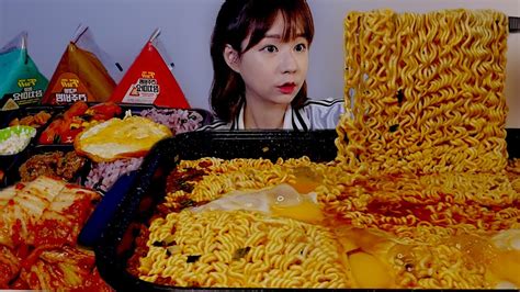 새벽 왕성한 식욕에 져서 진라면 먹을께요 삼각김밥계의 대통령 떡갈비전주비빔 참치마요전주비빔 고추참치마요 Gs편의점 돌아온 혜자도시락 먹방 꿀윤찌 리얼사운드