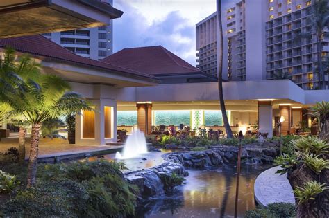 Hilton Hawaiian Village Waikiki Beach Resort Reviews Deals And Photos