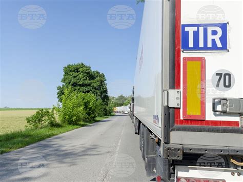 Интензивен е трафикът за товарни автомобили на изход на част от граничните пунктове с Румъния