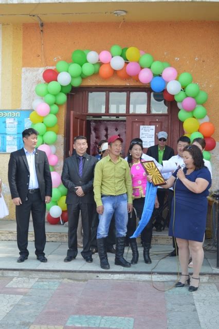 Эх үрсийн баяраар Алдарт эх 1 2 дугаар зэргийн одонгоо гардууллаа