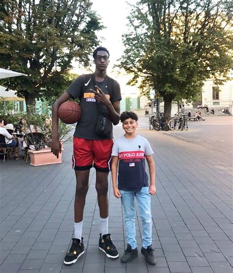 Tall Vs Small Scrolller