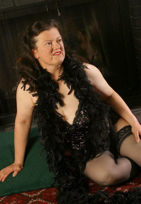 Chubby Busty Granny Toying Pussy Porn Pictures Xxx Photos Sex Images Pictoa