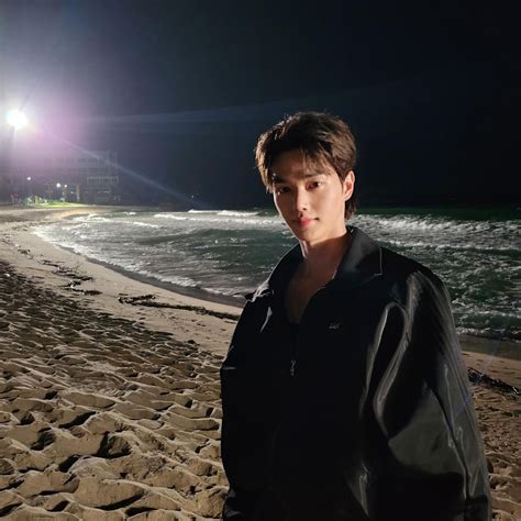 Naked AND Bloody Song Kang Sends Netizens Into Meltdown With His Dramatic Transformation In