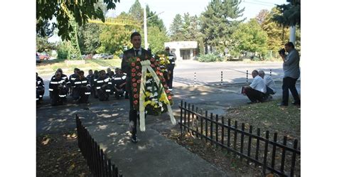 Русе се поклони пред загиналите пожарникари