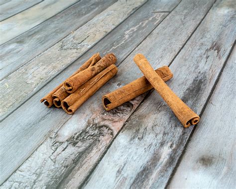 5 갈색 계피 스틱 배경 계피 스틱 백지로 둬 나무 배경 일러스트 및 사진 무료 다운로드 Pngtree