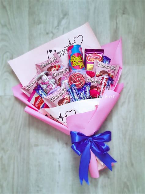 Букет любимой Съедобные подарки своими руками Простые подарки Букет из шоколадок