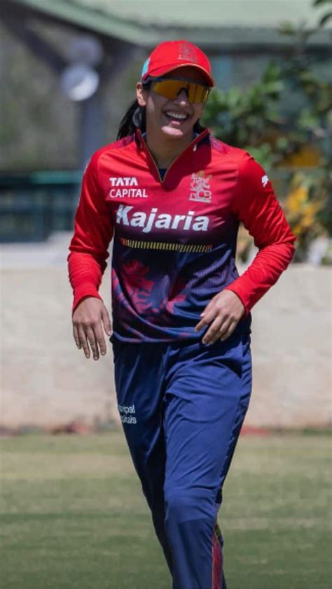 Smriti Mandhana Shines In New Rcb Jersey ఆర్సీబీ కొత్త జెర్సీలో మెరుస్తున్న స్మృతి మంధాన