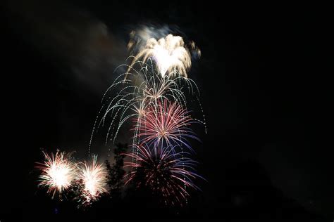 200 Free Crackers And Fireworks Images Pixabay