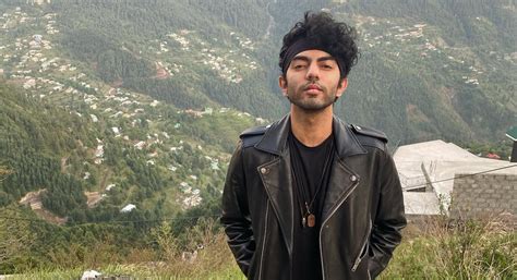 Sajjad Ali S Son Sings Señorita In Comical Style