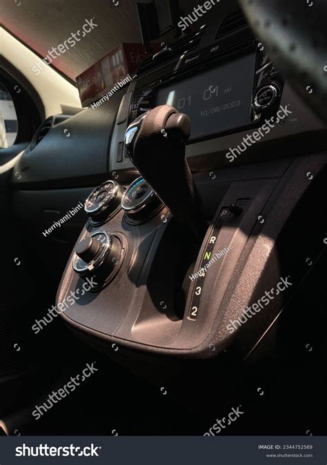 Perodua Alza Images Photos De Stock Objets D Et Images Vectorielles Shutterstock