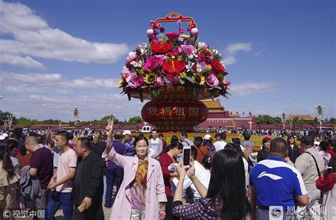 天安门广场中心花坛正式亮相