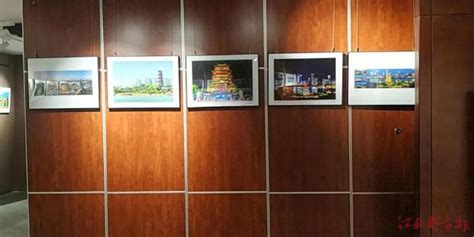 非凡十年见证南昌城长摄影展正在举行 江南都市网