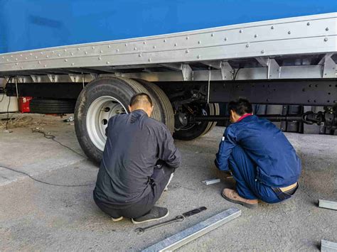 implement the lightweight trend of dry freight truck to meet the high