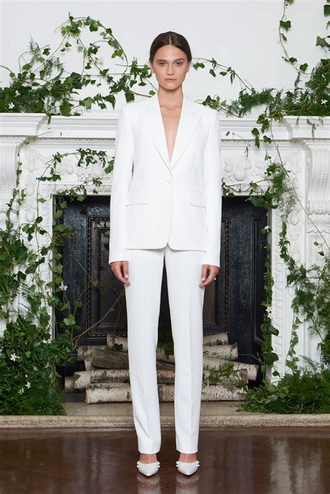 Костюм брючный женский стильный на свадьбу 85 фото