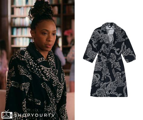 The Sex Lives Of College Girls Season 3 Episode 1 Whitneys Robe