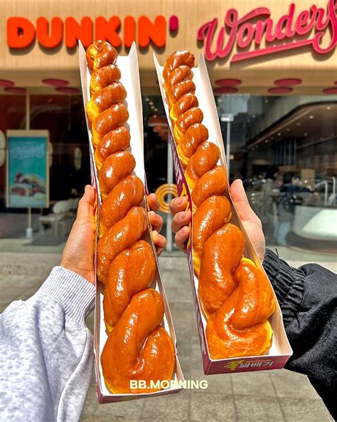 빵모닝 Ad 던킨에 꿀 꽈배기 떴다 🍩 콜라보 신제품 이 출시 되었다는 소식에 빵모닝도 호다닥 달려가 보았습니다 진짜