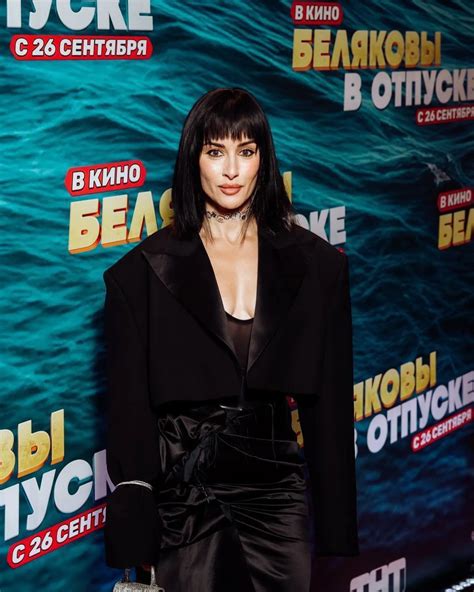 Самые горячие красотки 2024 года знаменитости с новыми стрижками и укладками