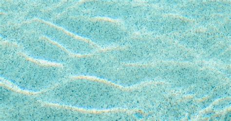 맑은 물과 잔물결이 있는 푸른 수영장 사진 Unsplash의 물 질감 이미지