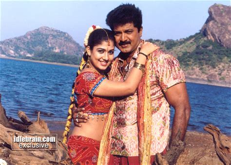 Nayanthara Unseen Navel Bulling Thounder Thighs  And Pic Bunching Navel